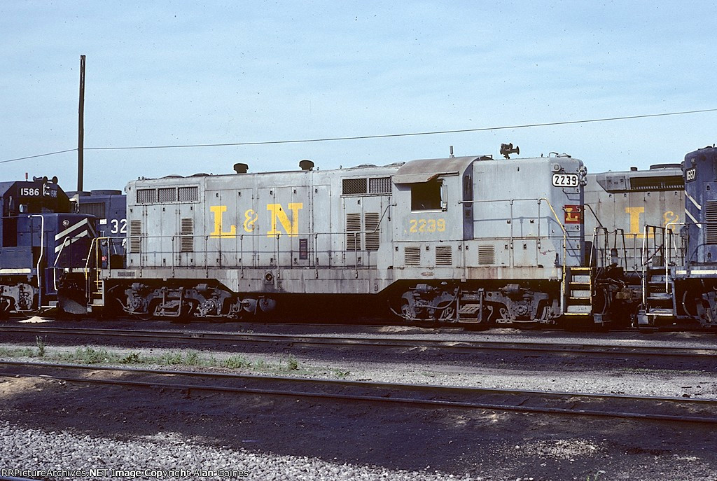 L&N GP7 2239